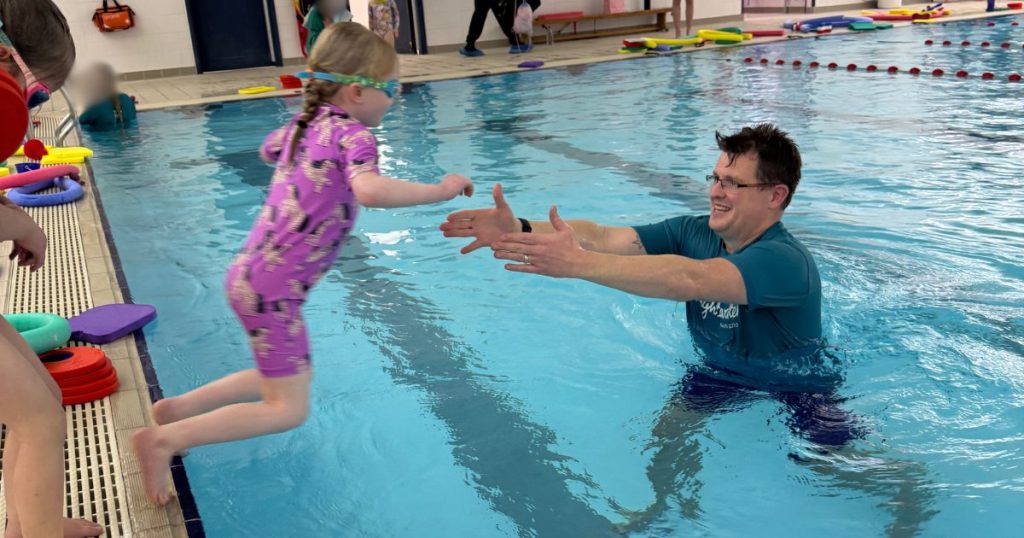 The Role of Swimming Lessons in Building Confidence and Independence